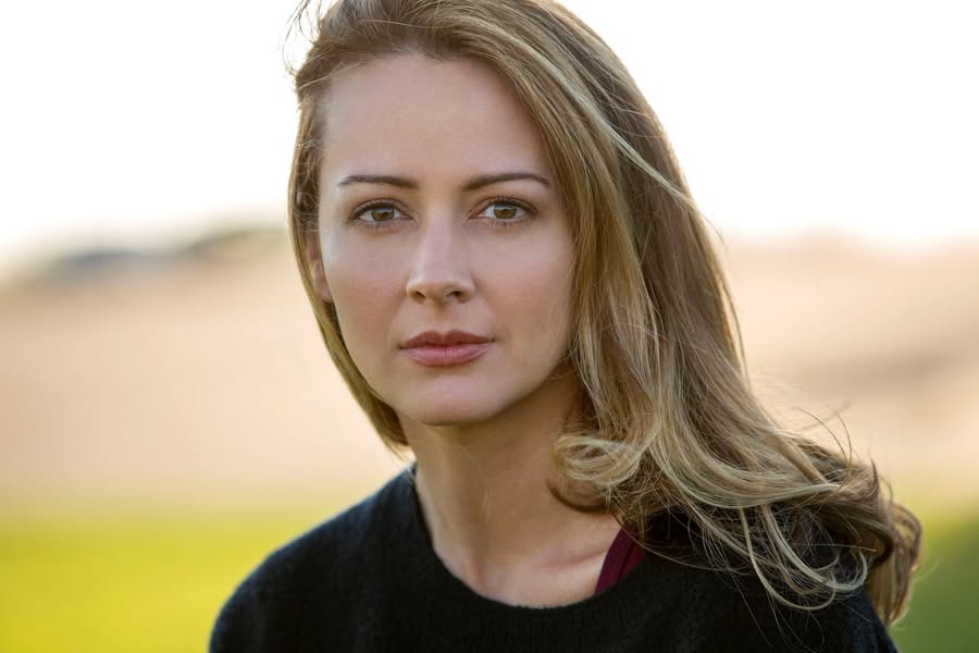 Amy Acker: Actress Born in Dallas - dallas-trend.com